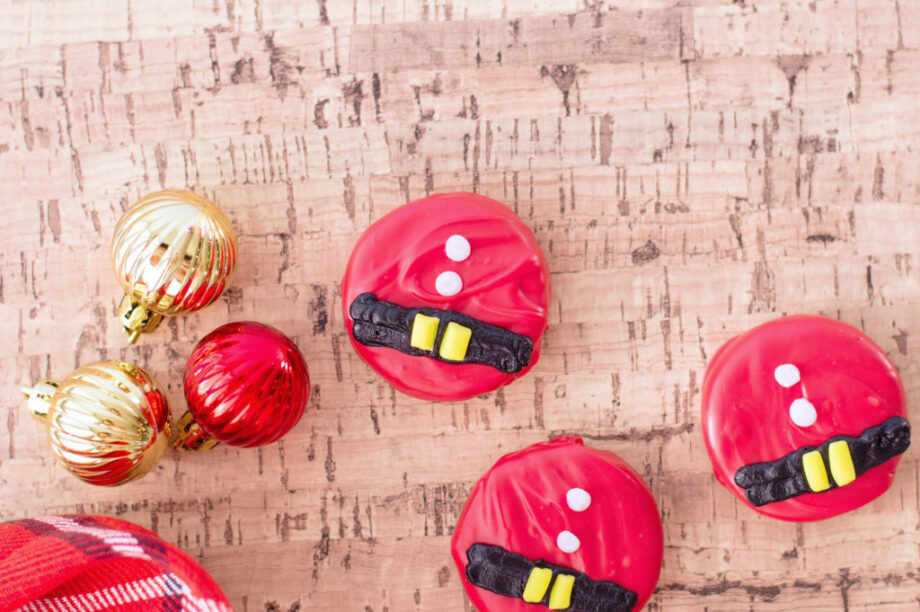 No-Bake Santa Belt Chocolate Covered Cookies - Whispered Inspirations